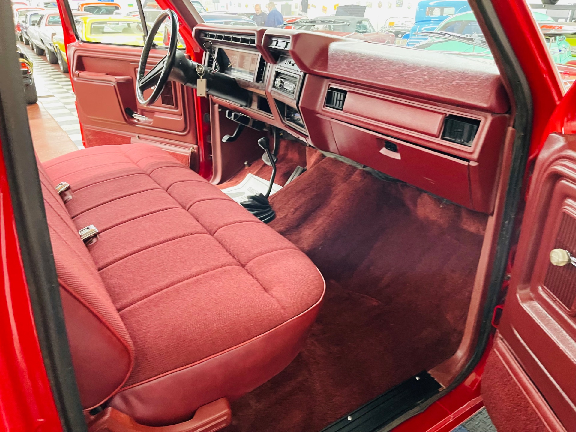 1985 Ford F150 4x4 Interior