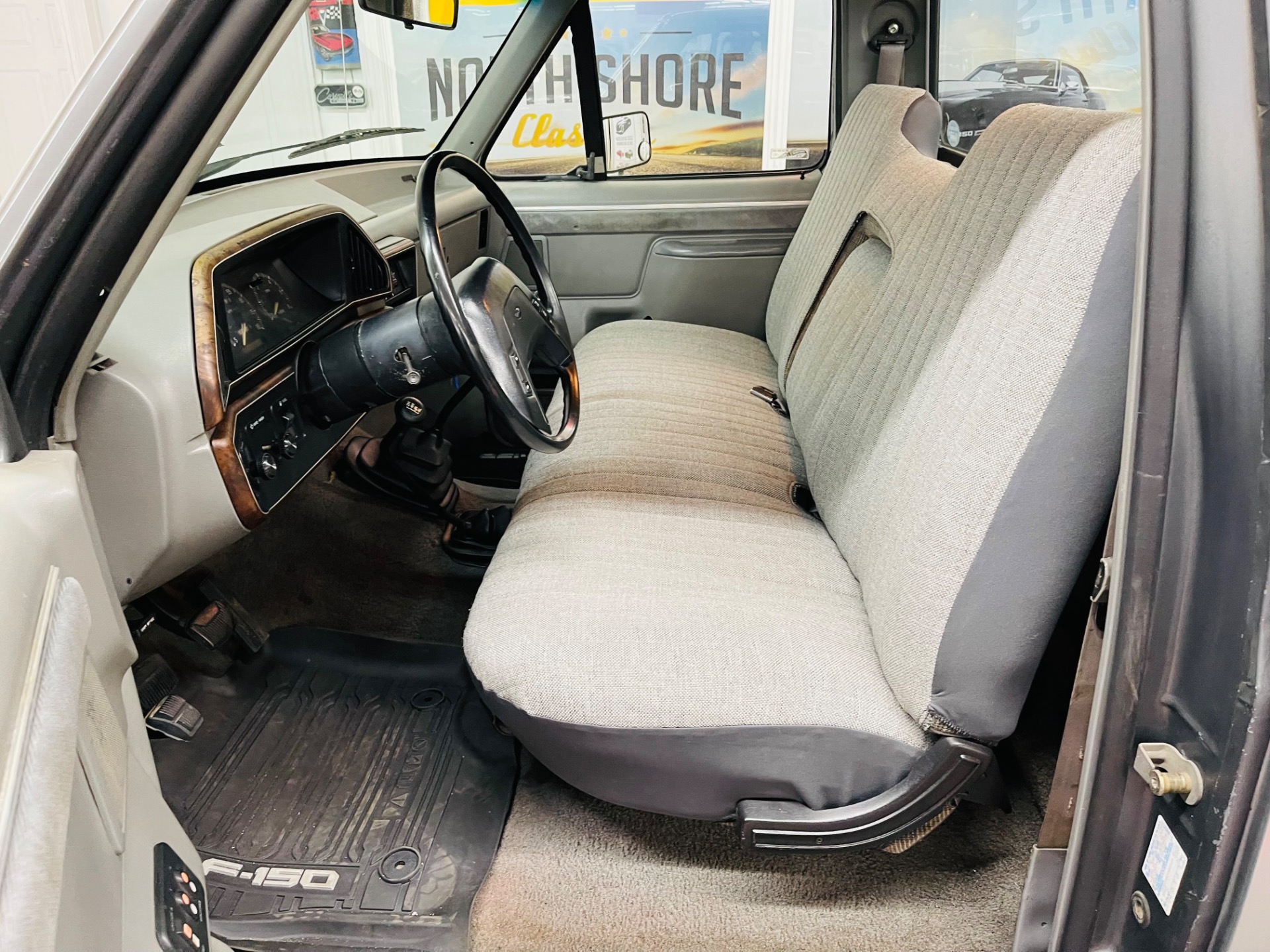 1989 Ford F150 4x4 Interior